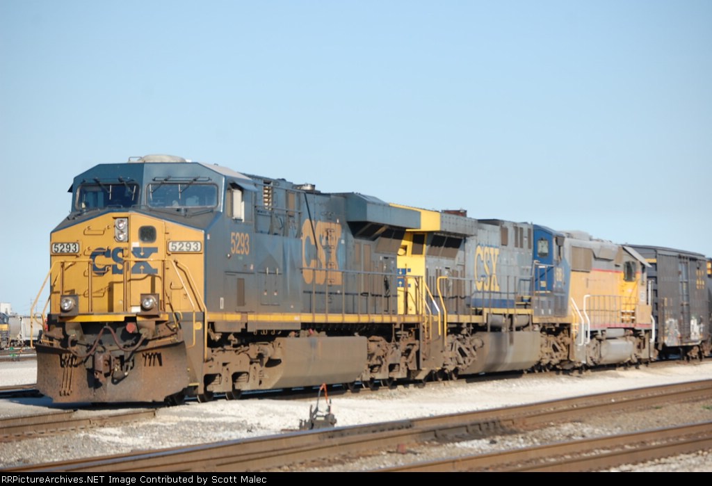 CSX 5293, 618 & NREX 2935